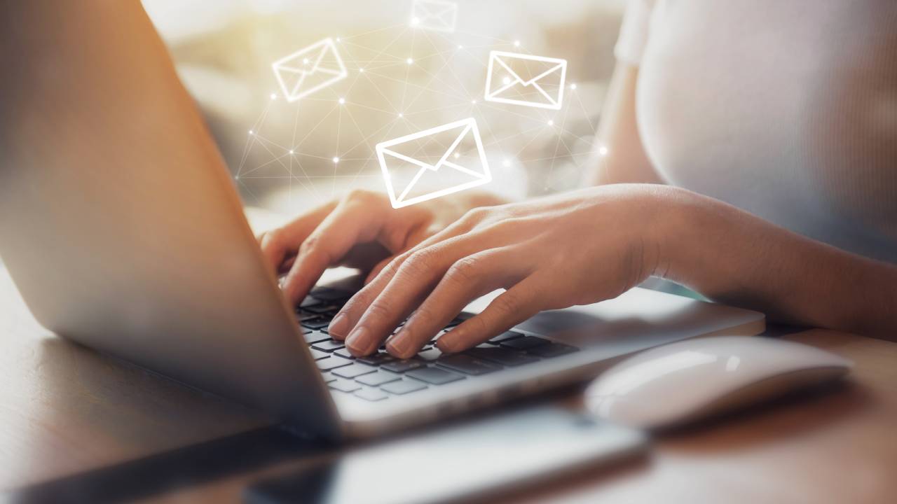 Cos'è la PEC e perché aprirla - FASTWEBPLUS Cos'è la PEC e perché aprirla - FASTWEBPLUS
